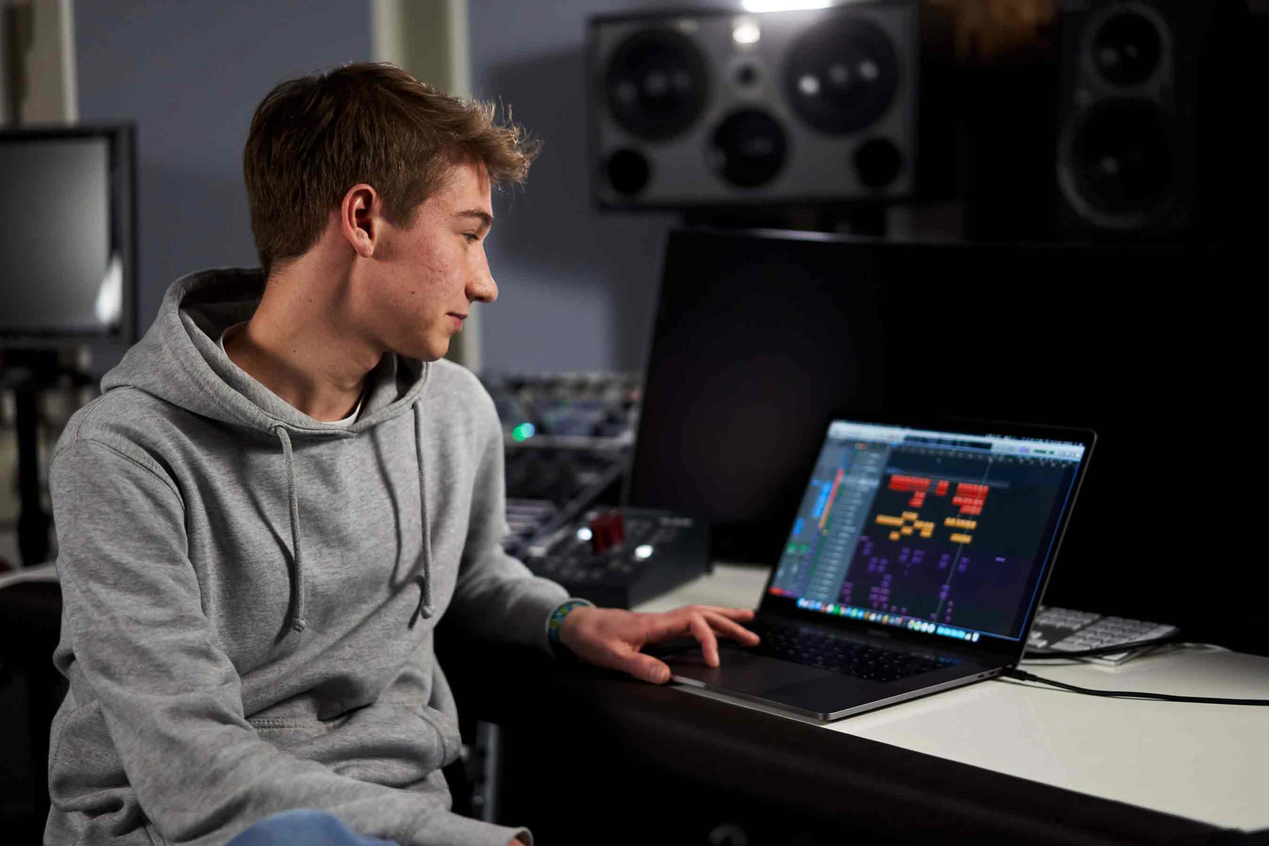 Online-Unterricht in Musikproduktion | Leon Wolf